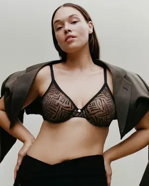 Chantelle Graphic Allure Plunge Underwire Molded Bra - Black