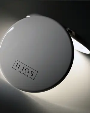 ILIOS LIGHTING 1x/10x Led Compact Mirror