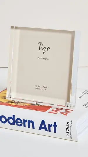 TIZO DESIGN Lucite Frame With Easel Back 5x5