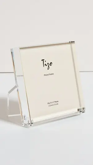 TIZO DESIGN Lucite Frame With Easel Back 5x5