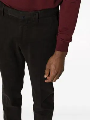 Incotex Slim-cut Trousers With Logo Patch - Brown