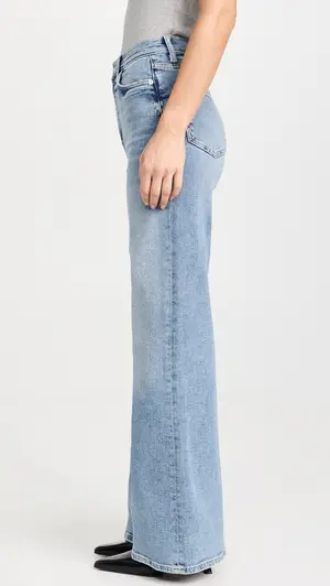 7 For All Mankind Ultra High Rise Wide Leg Jeans - Must