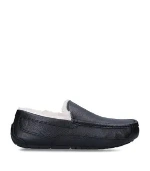 UGG Ascot Slipper - Black