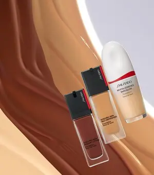 SHISEIDO Revitalessence Skin Glow Foundation Spf 30 - Neutral
