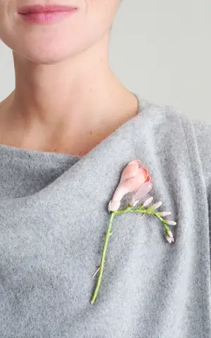 Luz Camino 18k Yellow Gold Pink Freesia Brooch