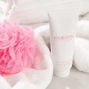 KYLIE COSMETICS Loofah