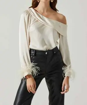 Astr The Label Dawn Top In Champagne - White