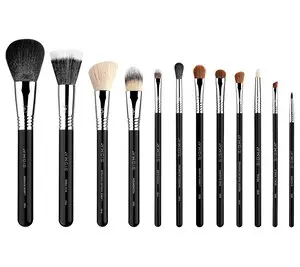 SIGMA BEAUTY Essential Brush Set With Swi Ch