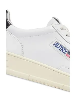 AUTRY Medalist Low Top Sneakers - White/black