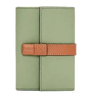 Loewe Small Calfskin Vertical Wallet - Green