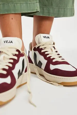VEJA V-90 Sneakers - White Black/amarante
