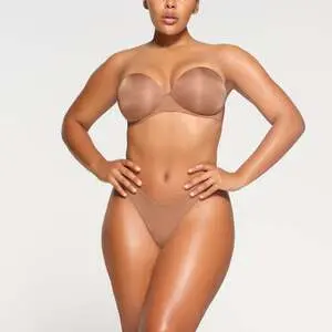 SKIMS Ultimate Bra Strapless Push Up Bra