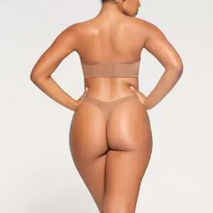 SKIMS Ultimate Bra Strapless Push Up Bra