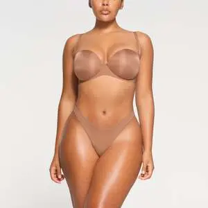 SKIMS Ultimate Bra Strapless Push Up Bra
