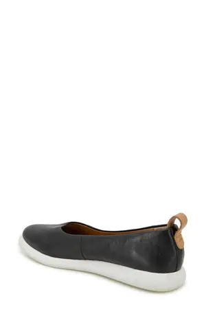 Gentle Souls By Kenneth Cole Bella Flat - Black Leather