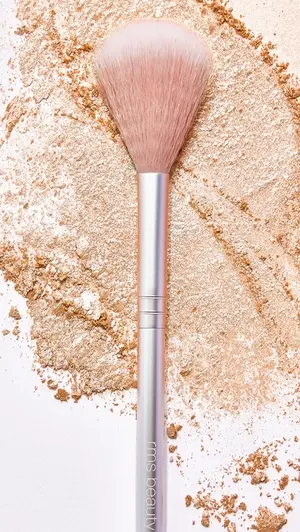 RMS BEAUTY Skin2skin Classic Fan Brush