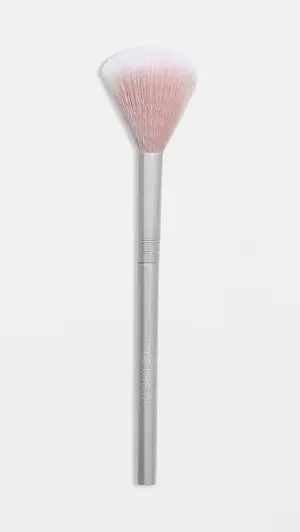 RMS BEAUTY Skin2skin Classic Fan Brush
