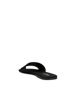 Saint Laurent Tail 05