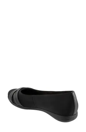 Trotters Daphne Leather Flats