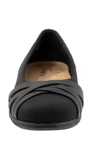 Trotters Daphne Leather Flats