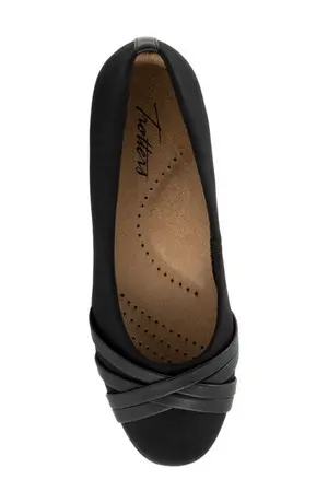 Trotters Daphne Leather Flats