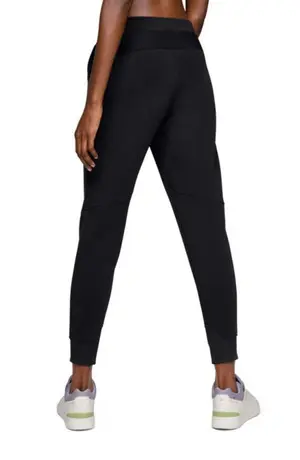 On Relaxed-fit Joggers