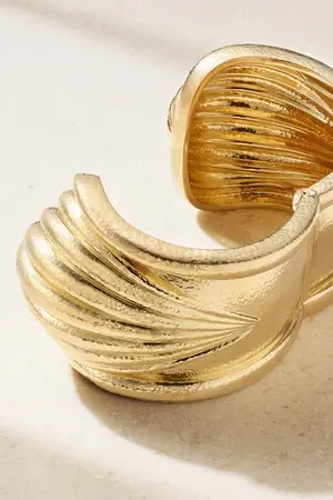 David Webb Scallop 18-karat Cuff