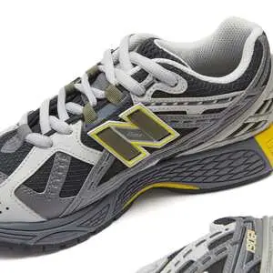 NEW BALANCE 1906r Sneakers