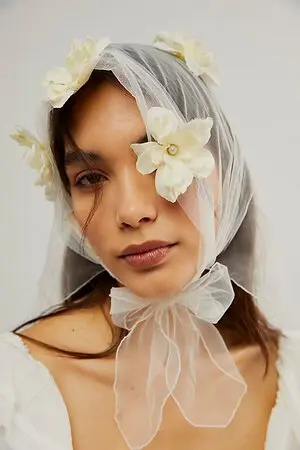 Curried Myrrh Cream Sequin Bridal Bow Lace Handmade Claw Clip NWT Curried myrrh Products for Sale up to 90% Off Retail: Poshmark main image 2