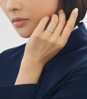 CHAUMET White Gold And Diamond Link Ring