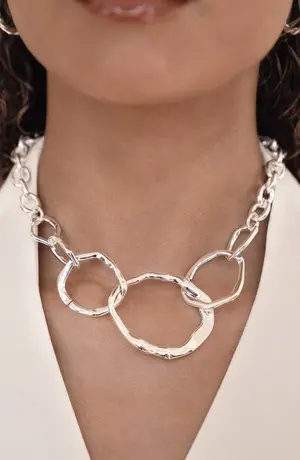 Ettika Interlocking Loop Necklace - Silver