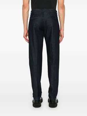 CRUNA Pleat-detail Tapered Jeans