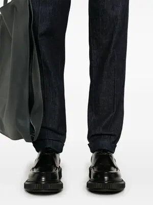 CRUNA Pleat-detail Tapered Jeans