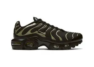 Nike Air Max Plus Sneakers - Black/gold