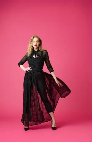 Unique Vintage Three Quarter Sleeved Starlet Duster