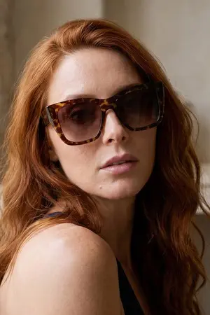 VELVET EYEWEAR Marsha Sunglasses - Tortoise