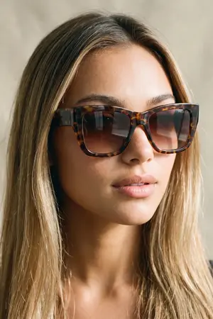 VELVET EYEWEAR Marsha Sunglasses - Tortoise
