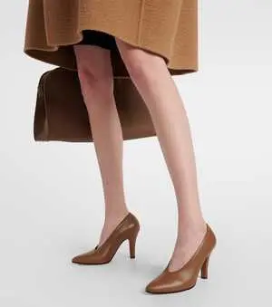 THE ROW Prudens Leather Pumps - Brown