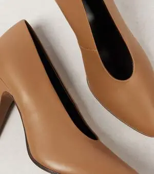 THE ROW Prudens Leather Pumps - Brown