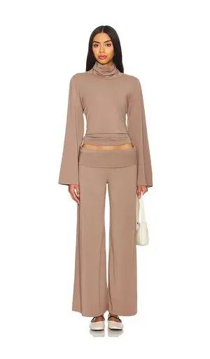 BOBI Long Sleeve Top With Bell Sleeves And Ruching