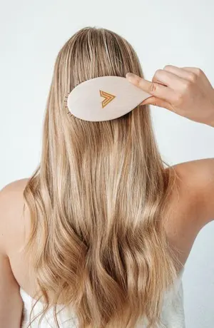 VOLO Frizz Out Hairbrush