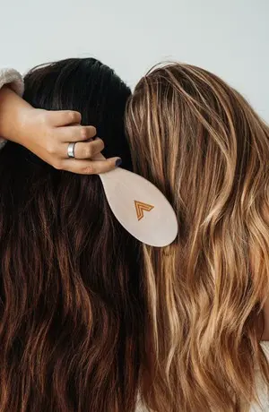 VOLO Frizz Out Hairbrush
