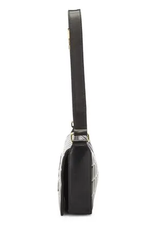 Chanel Leather Chocolate Bar Shoulder Bag - Black