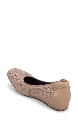Vaneli Gisel Skimmer Flat