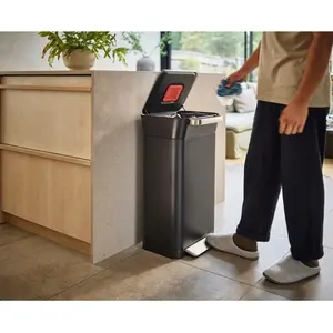 JOSEPH JOSEPH Titan 30 Liter Trash Compactor Kitchen Bin