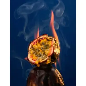MAISON CRIVELLI Oud Maracuja Scented Wax Candle