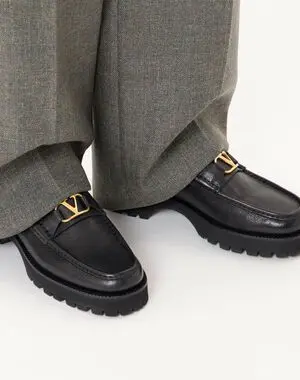 Valentino Garavani Vlogo Signature Buffalo Loafer - Black