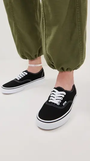 VANS Authentic Lace Up Sneakers - Black/white