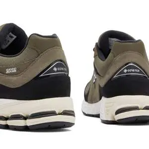 NEW BALANCE 2002 Gore-tex Sneakers