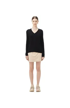 GOBI MONGOLIAN CASHMERE Essential Cashmere V-neck Sweater - Black